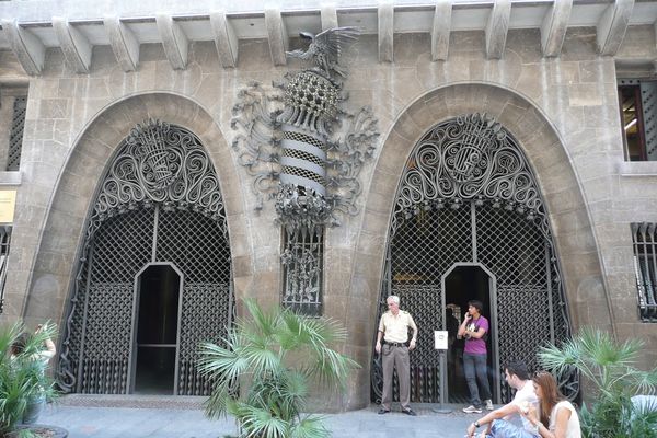 The Geometry of Antoni Gaudi - EscherMath